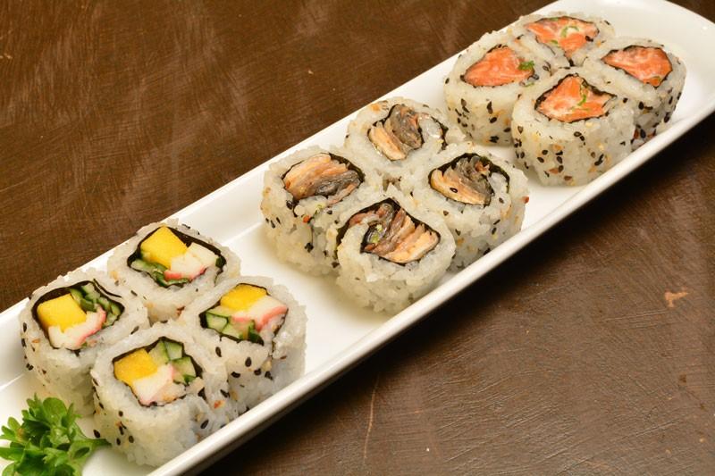 Nakayoshi Sushi Bar - Uramaki Especial Mix - 12 Unidades - Meu catálogo ...