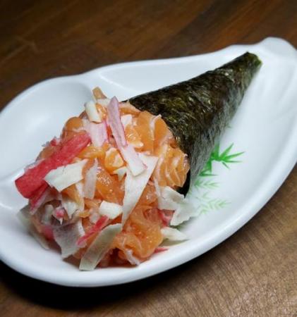 Nakayoshi Sushi Bar - Temaki Salmão com Kani - Meu catálogo fácil!